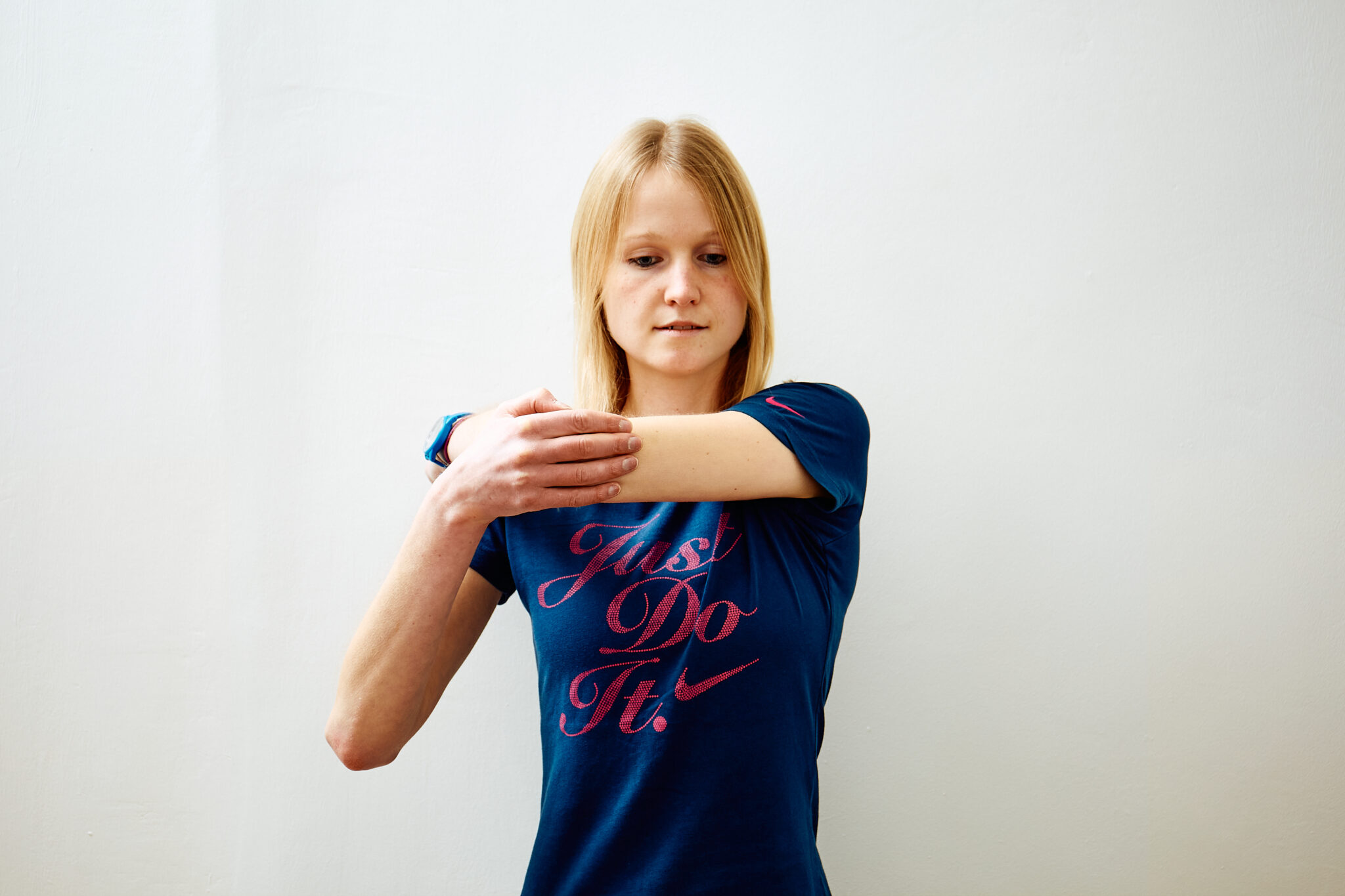 Posterior capsular stretch of the shoulder - Glasgow Shoulder Clinic